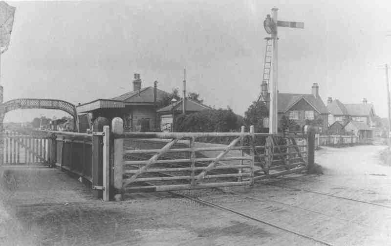 Level crossing gates 1